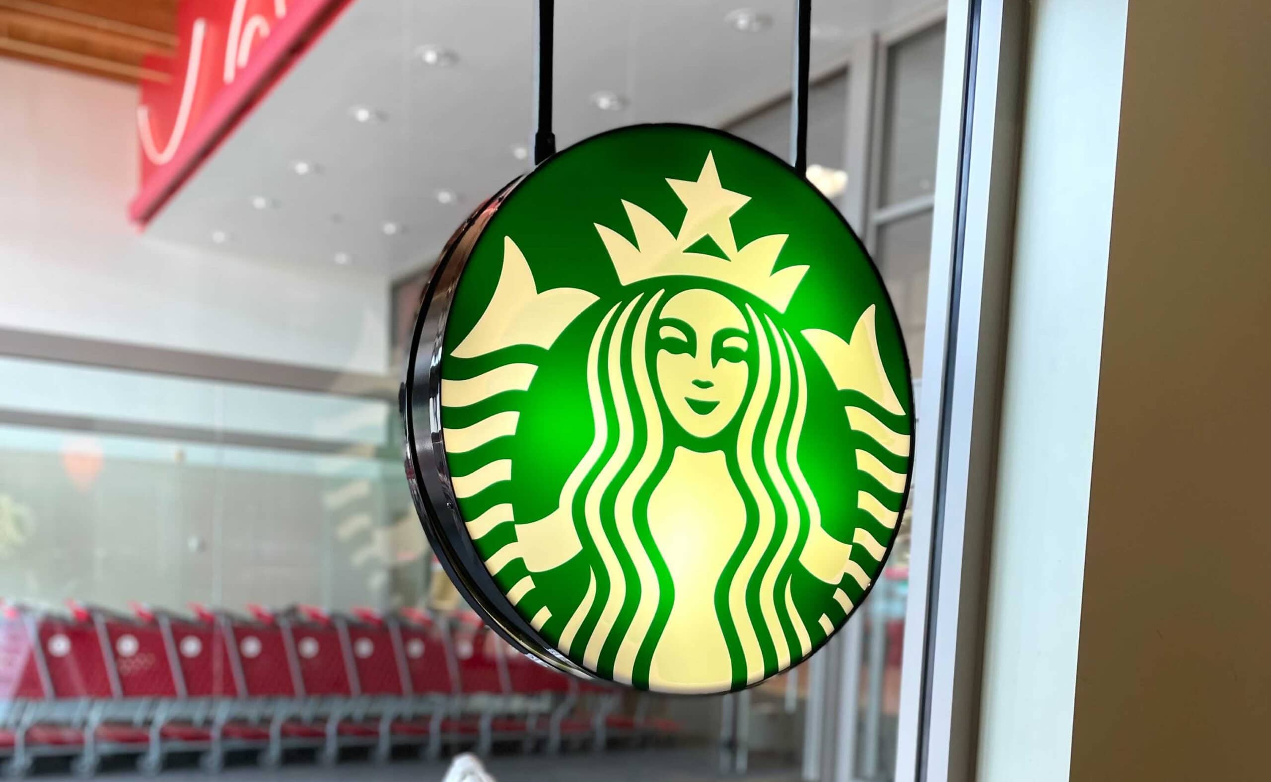 Grabbing Coffee? Here are 8 Tips on How to Save Money at Starbucks!