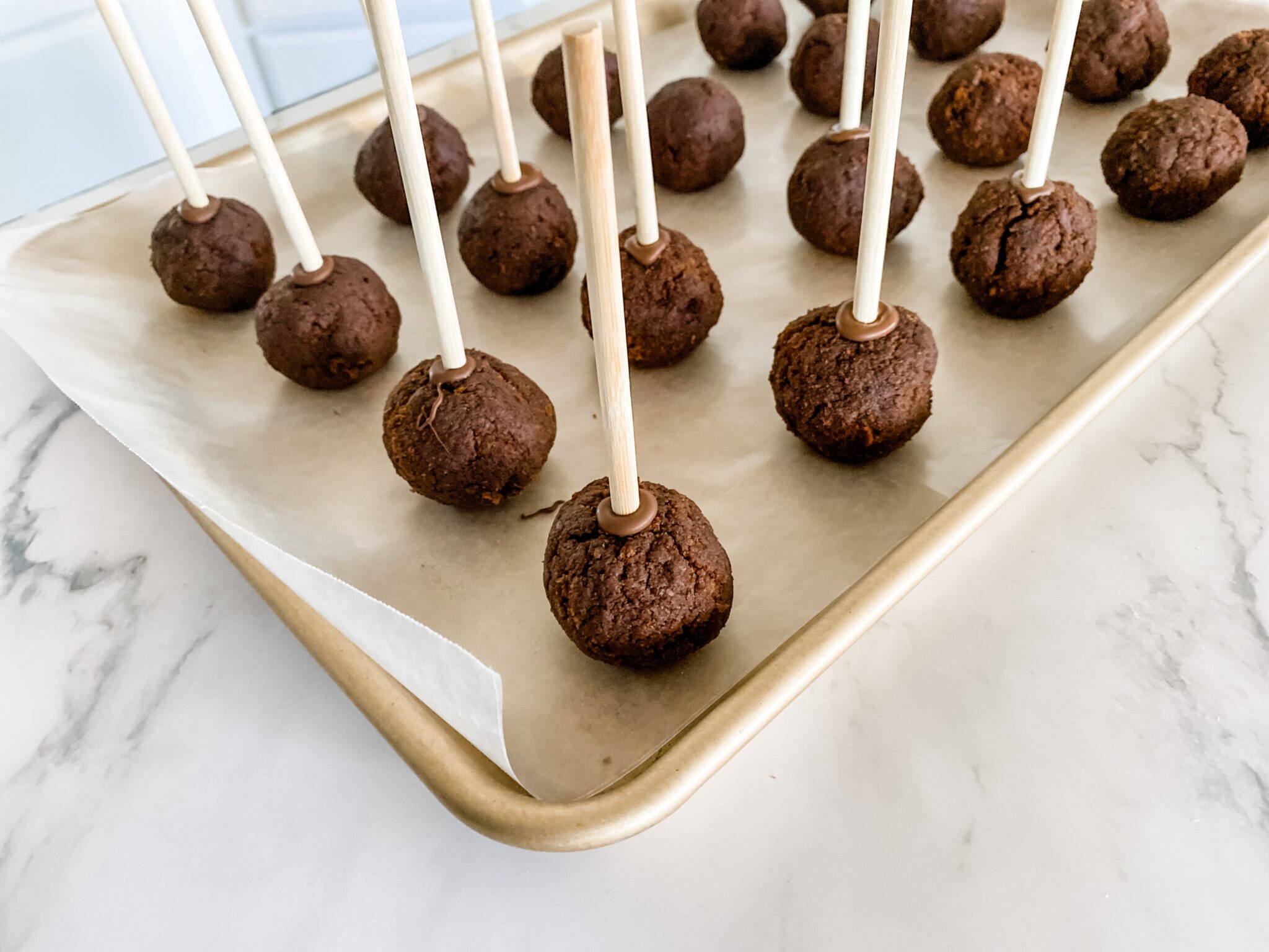 These Thanksgiving Cake Pops are SO FUN and Easy to Make!