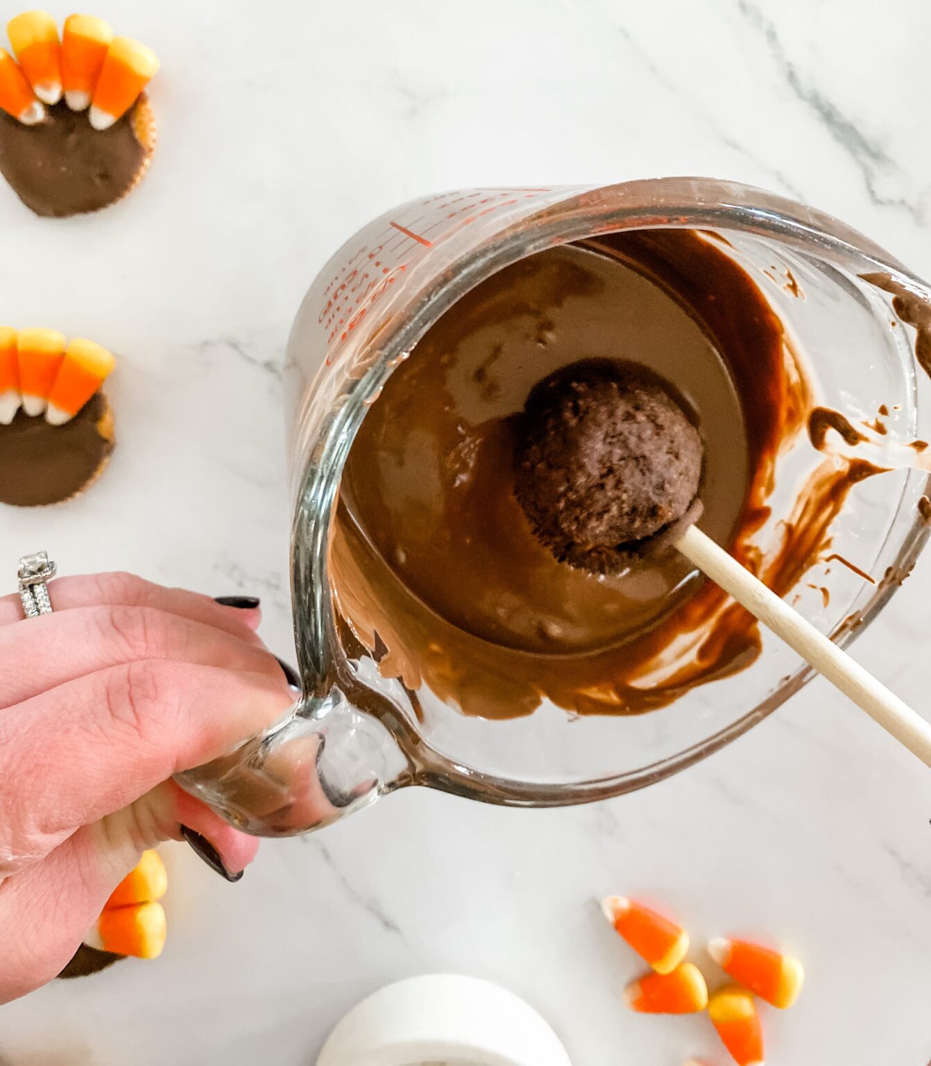 These Thanksgiving Cake Pops are SO FUN and Easy to Make!