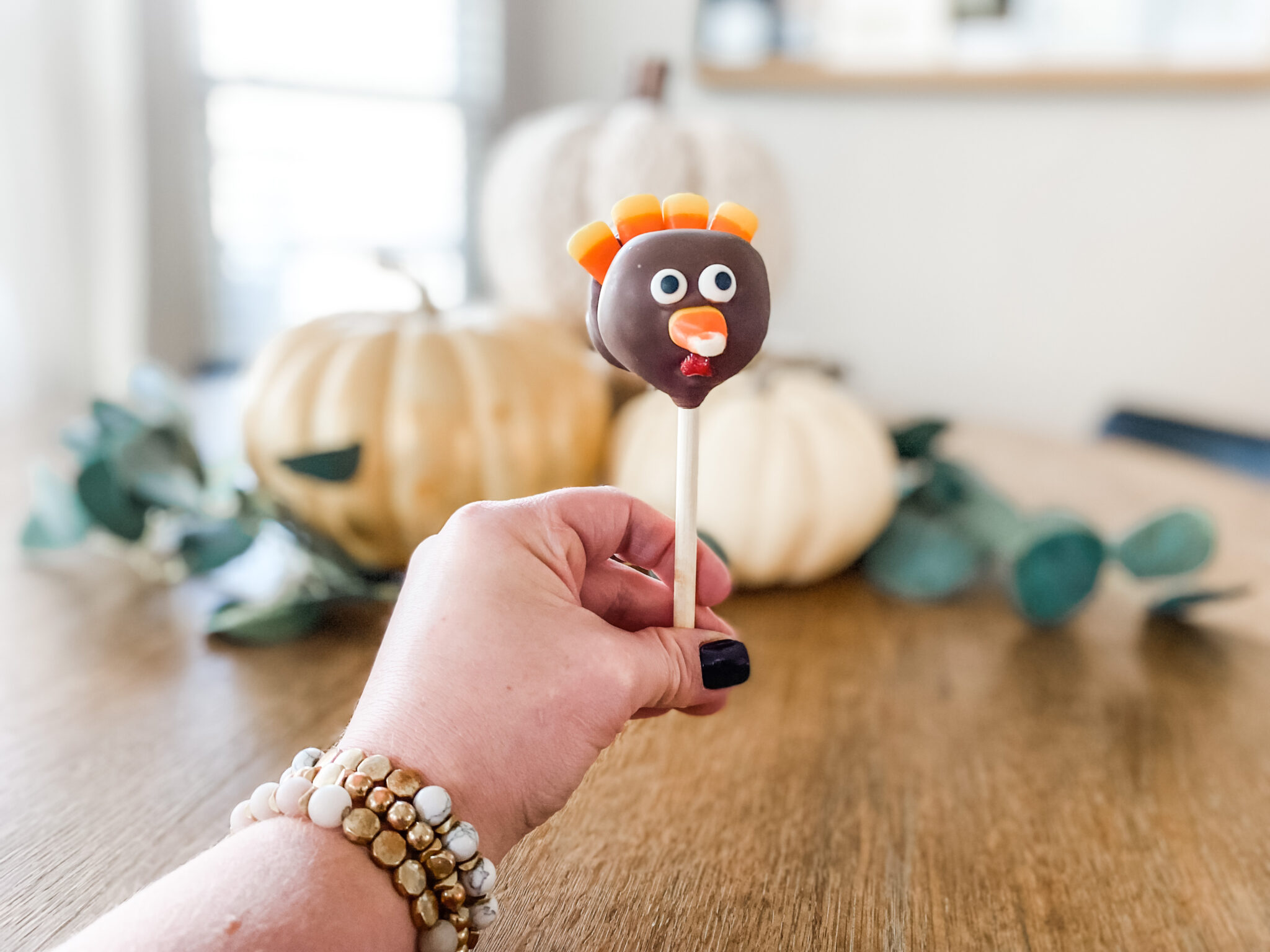 These Thanksgiving Cake Pops are SO FUN and Easy to Make!