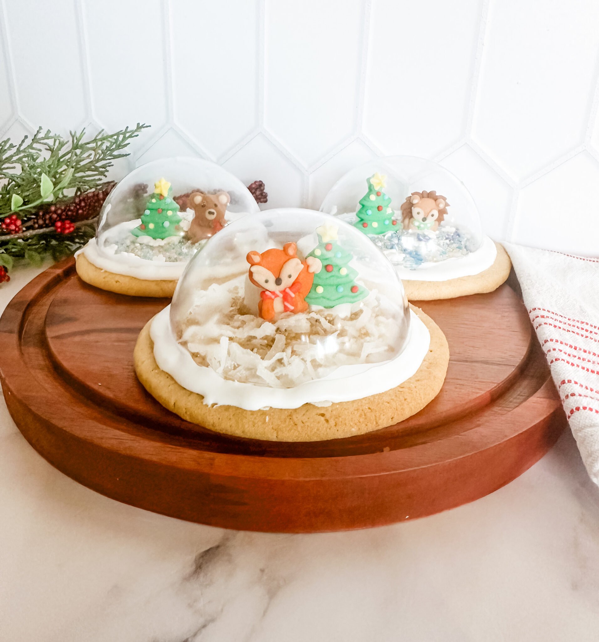 How Cute Are These Snow Globe Cookies?! Perfect for Christmas Parties!