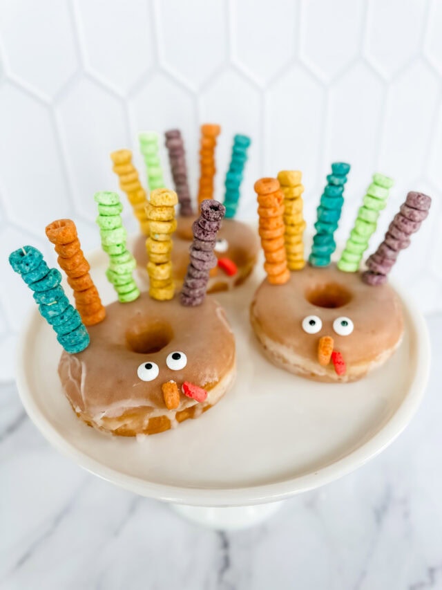 How Adorable Are These Thanksgiving Turkey Donuts?!