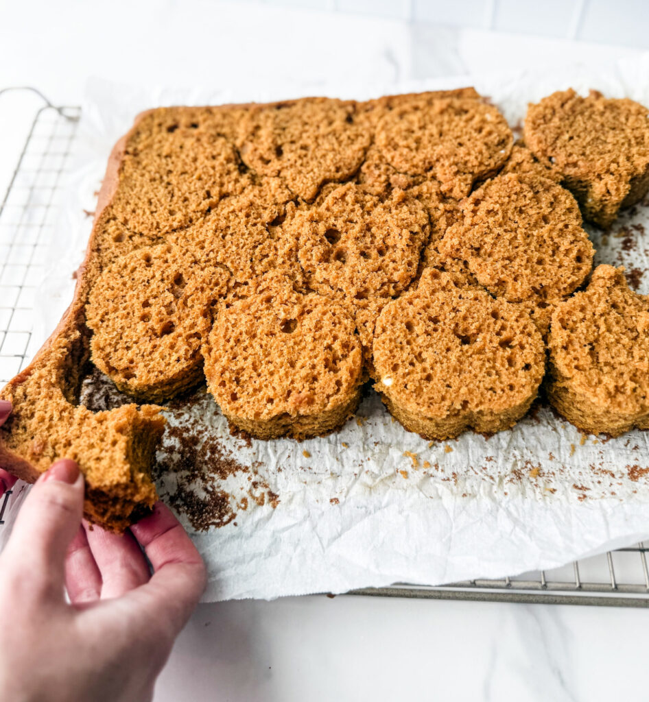Peek-A-Boo Pumpkin Pound Cake is So Sweet!
