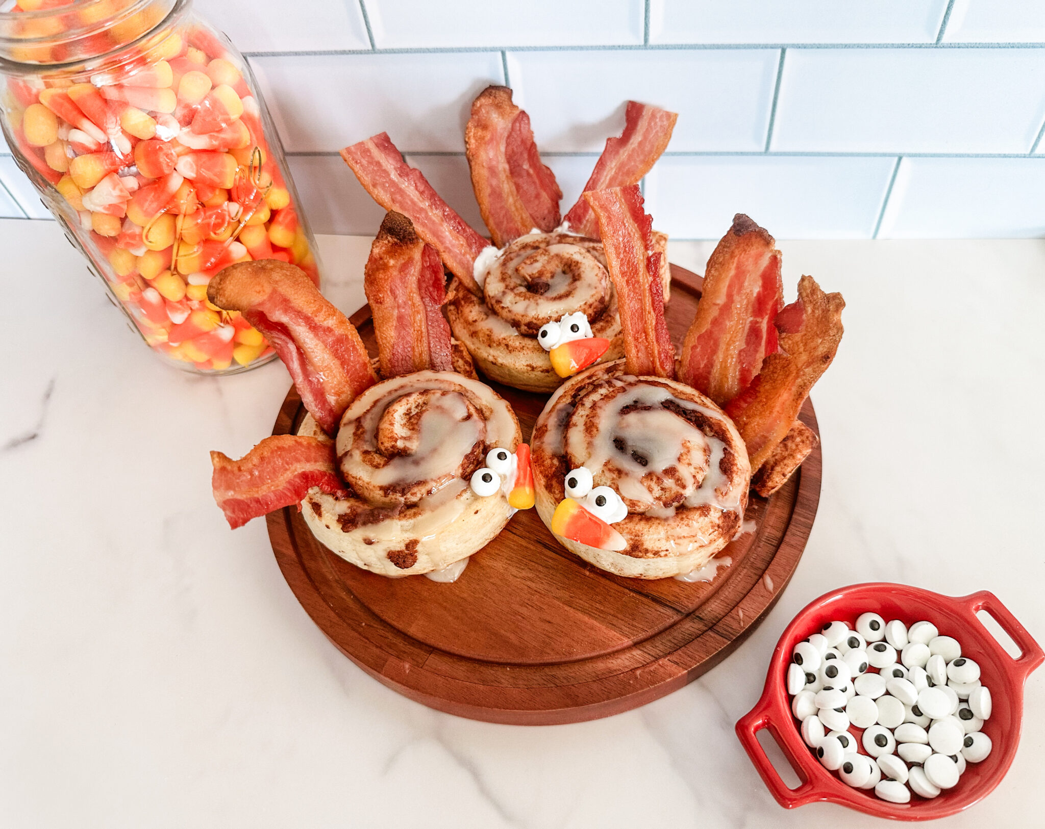 Cinnamon Roll Turkeys - The PERFECT Thanksgiving Breakfast!