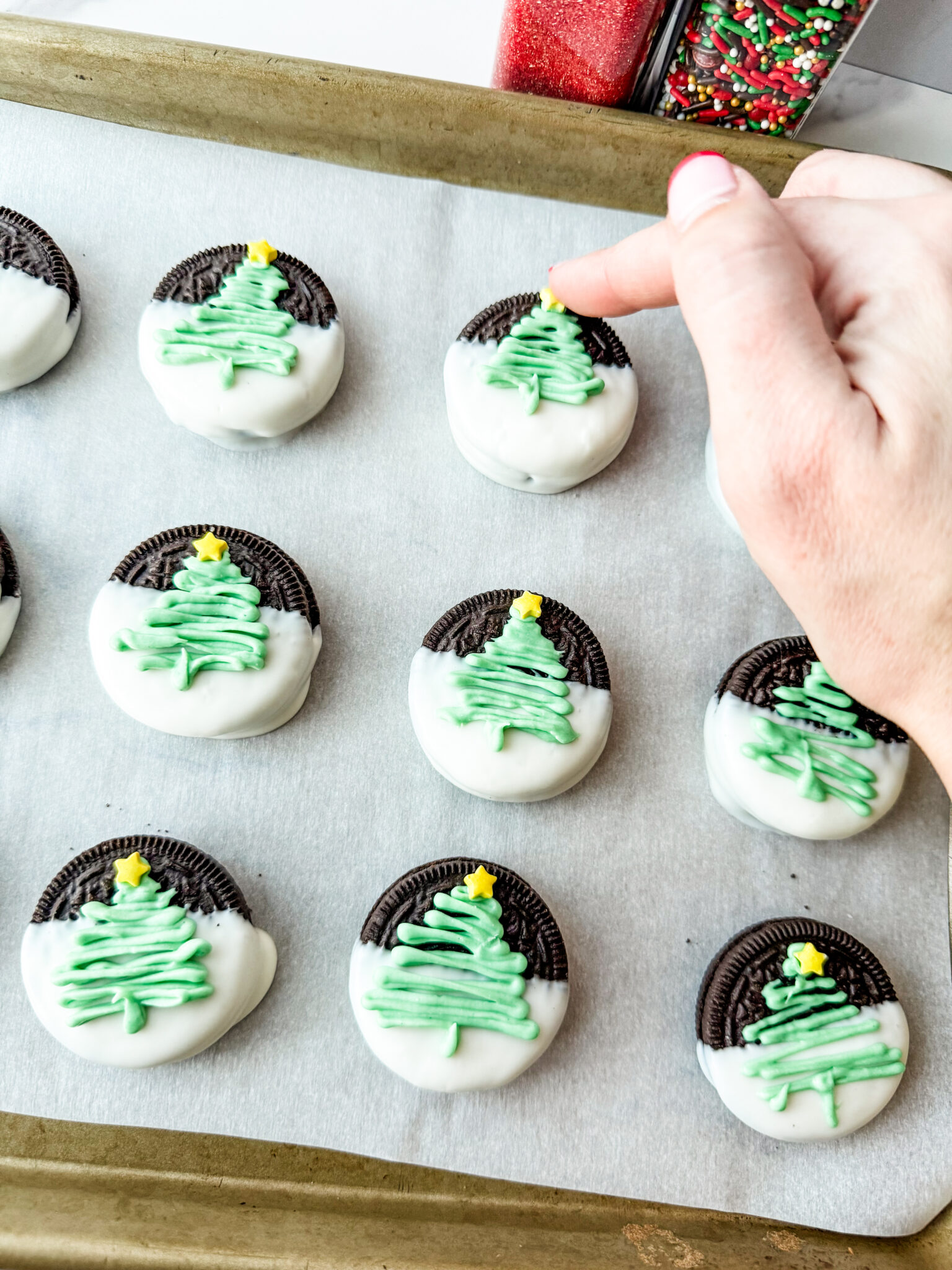 Christmas Tree Oreos (So Festive and ZERO Baking Required!)