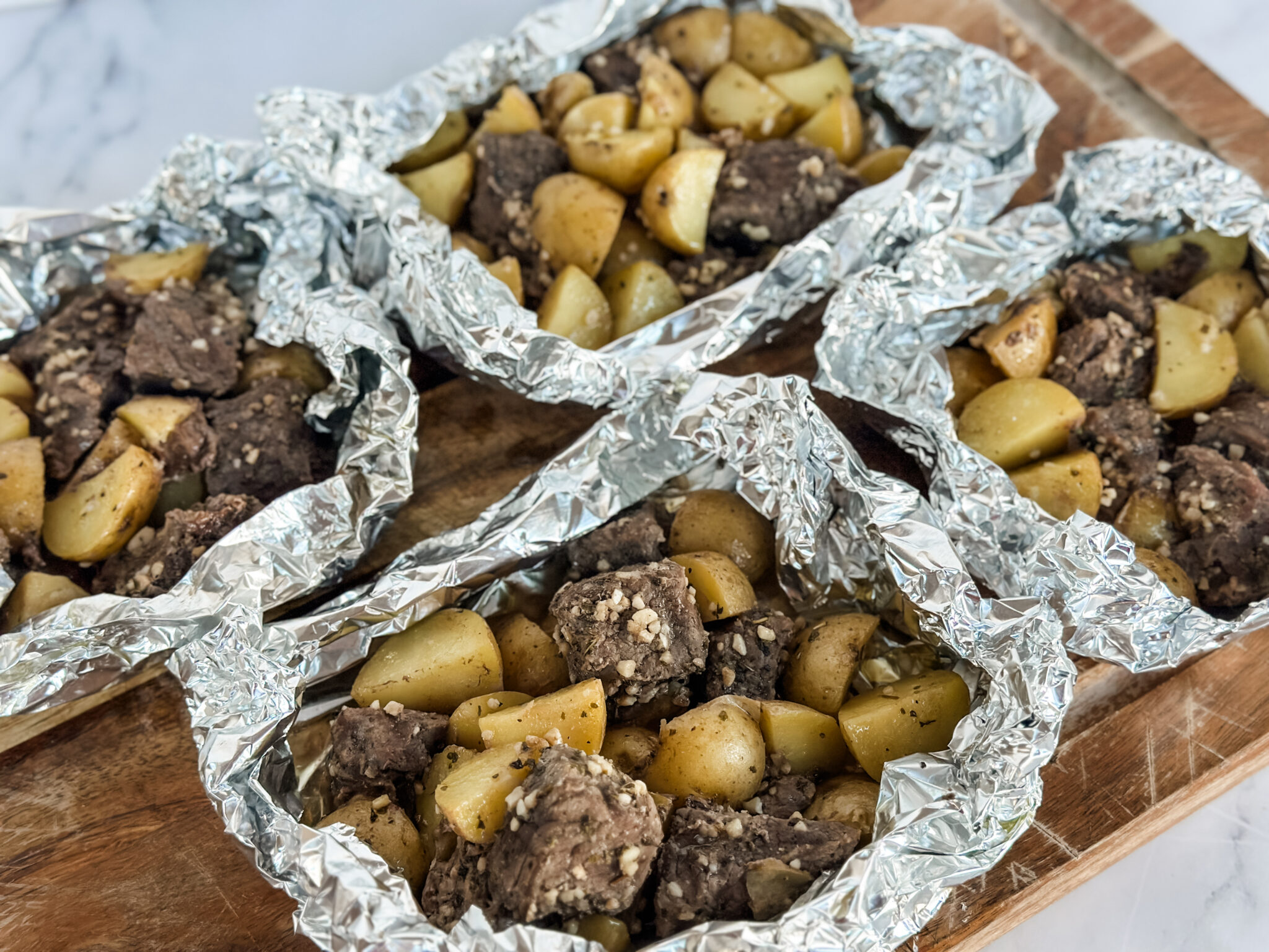 These Garlic Steak & Potato Packets Have Under 5 Ingredients and are SO ...